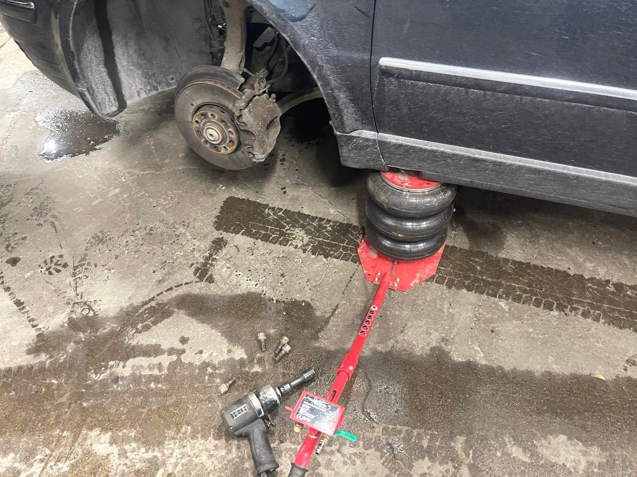 Hvordan jekke opp bil – og jekke ned bil - AltOmBiler